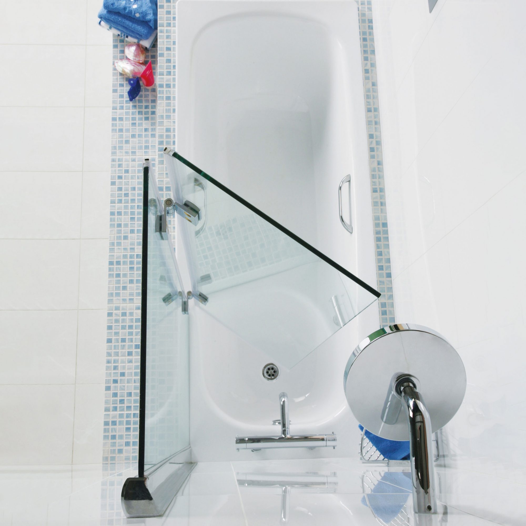 Roman Lumin8 Fixed and Inward Folding Bathscreen